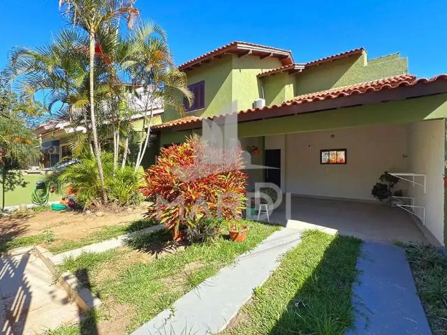 Casa / Sobrado para Venda em Porto Alegre/RS Guarujá 4 Quartos