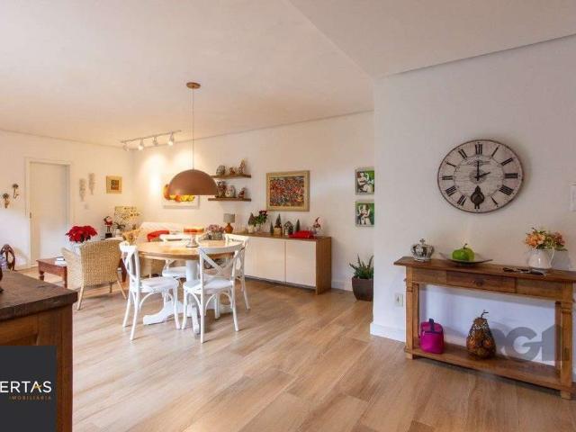 Casa / Sobrado para Venda em Porto Alegre/RS Guarujá 5 Quartos