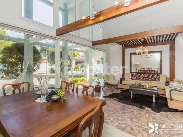 Casa / Sobrado para Venda em Porto Alegre/RS Guarujá 5 Quartos