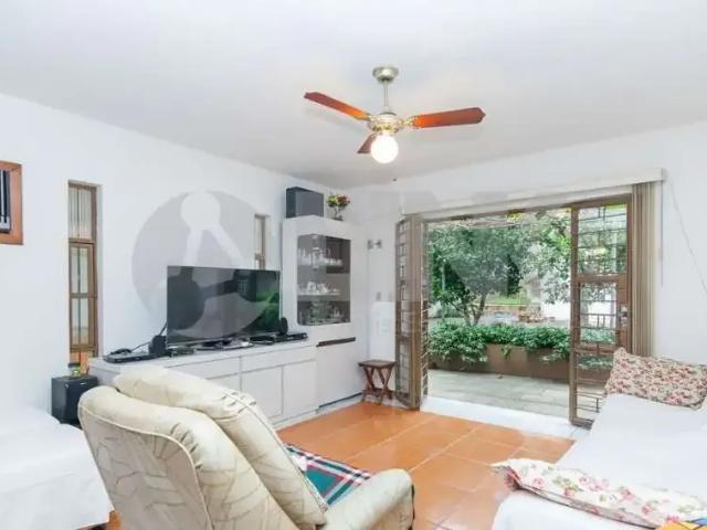 Casa / Sobrado para Venda em Porto Alegre/RS Higienópolis 5 Quartos