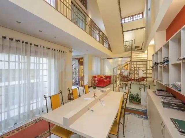 Casa / Sobrado para Venda em Porto Alegre/RS Higienópolis 5 Quartos