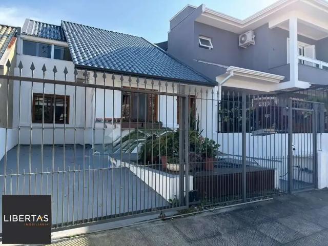 Casa / Sobrado para Venda em Porto Alegre/RS Hípica 3 Quartos