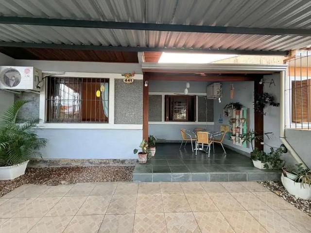 Casa / Sobrado para Venda em Porto Alegre/RS Hípica 3 Quartos