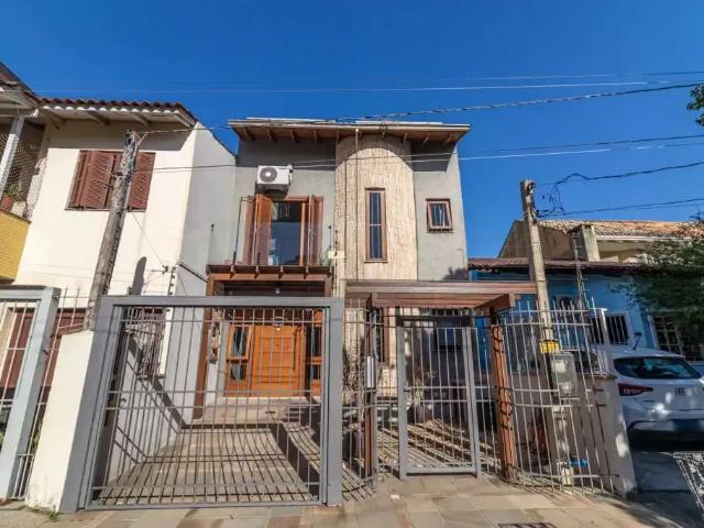 Casa / Sobrado para Venda em Porto Alegre/RS Hípica 3 Quartos