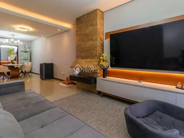 Casa / Sobrado para Venda em Porto Alegre/RS Hípica 3 Quartos