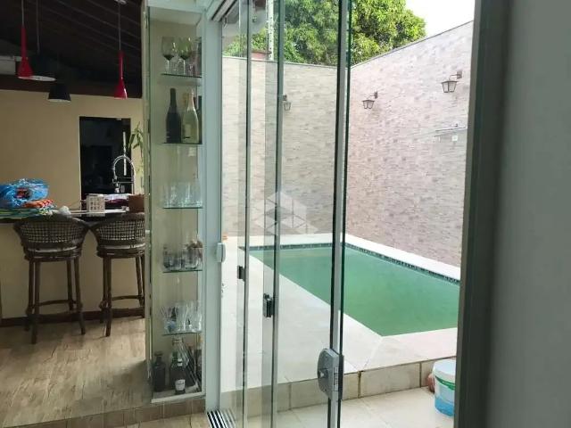 Casa / Sobrado para Venda em Porto Alegre/RS Hípica 3 Quartos