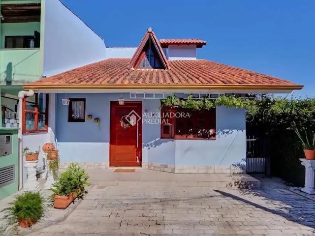 Casa / Sobrado para Venda em Porto Alegre/RS Hípica 3 Quartos