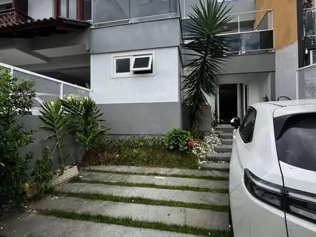 Casa / Sobrado para Venda em Porto Alegre/RS Hípica 3 Quartos