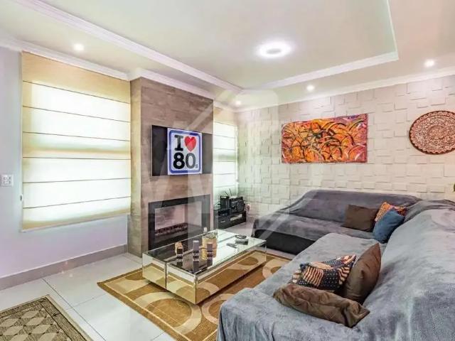 Casa / Sobrado para Venda em Porto Alegre/RS Hípica 3 Quartos