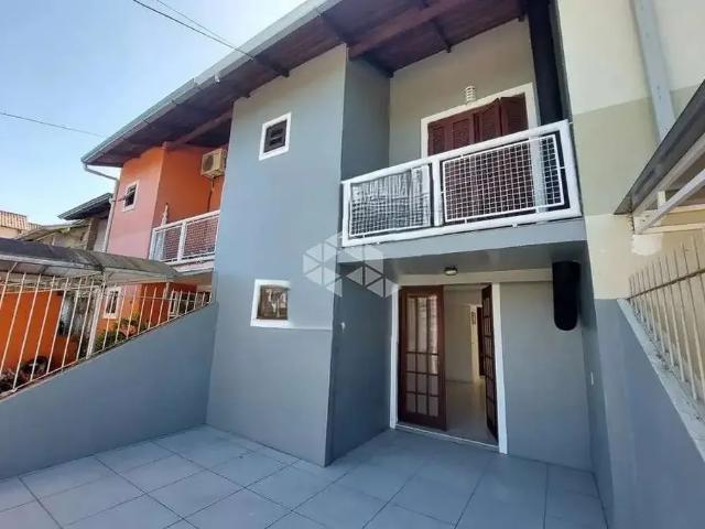 Casa / Sobrado para Venda em Porto Alegre/RS Hípica 3 Quartos