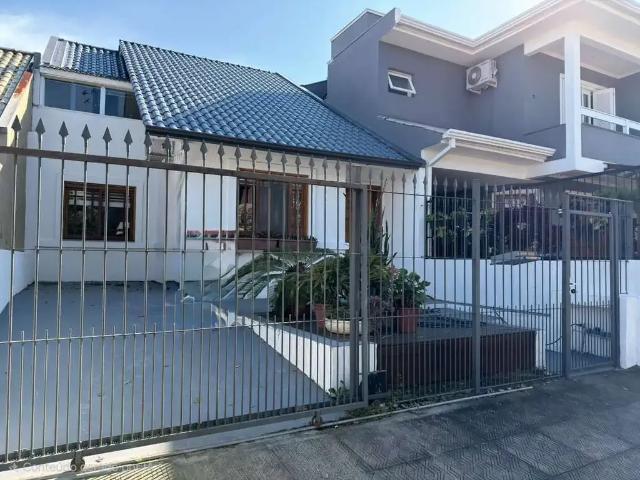 Casa / Sobrado para Venda em Porto Alegre/RS Hípica 3 Quartos