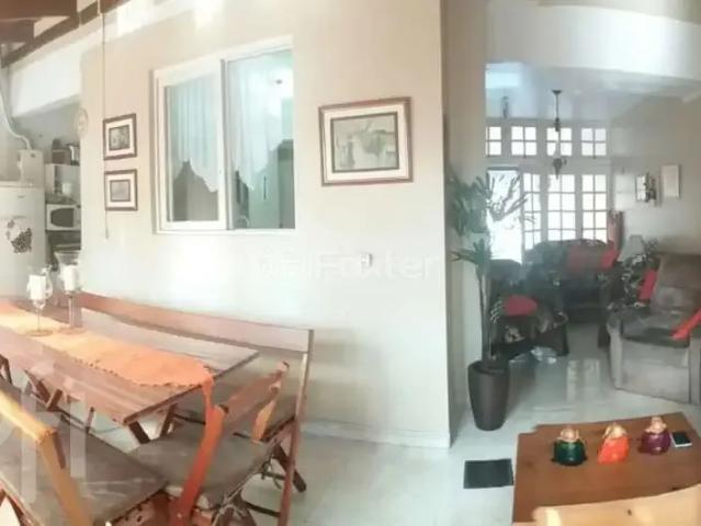 Casa / Sobrado para Venda em Porto Alegre/RS Hípica 3 Quartos
