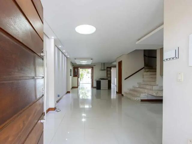 Casa / Sobrado para Venda em Porto Alegre/RS Hípica 3 Quartos