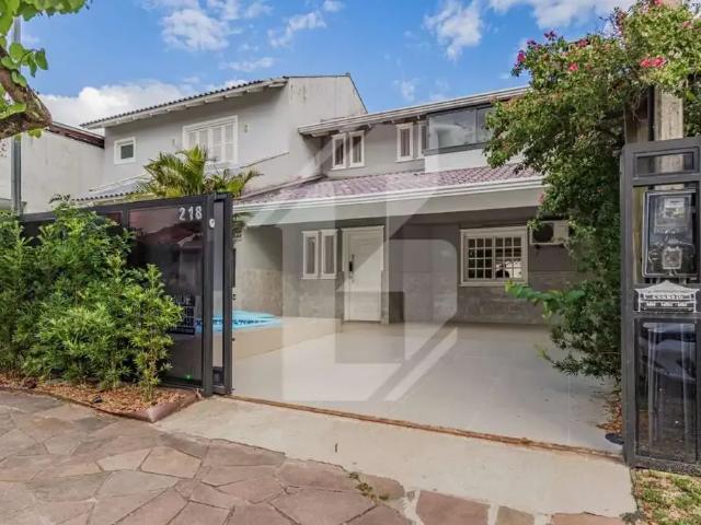 Casa / Sobrado para Venda em Porto Alegre/RS Hípica 3 Quartos