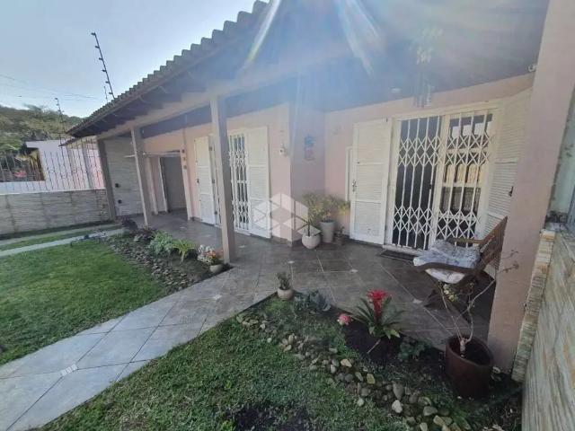 Casa / Sobrado para Venda em Porto Alegre/RS Hípica 3 Quartos
