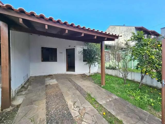 Casa / Sobrado para Venda em Porto Alegre/RS Hípica 3 Quartos