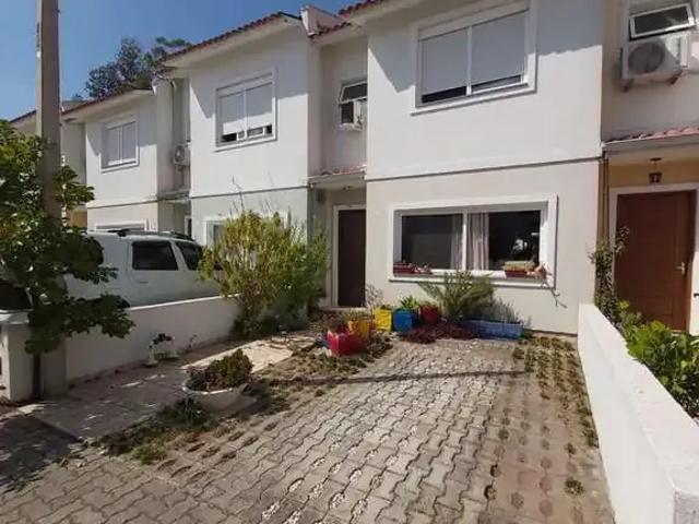 Casa / Sobrado para Venda em Porto Alegre/RS Hípica 3 Quartos