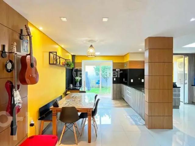 Casa / Sobrado para Venda em Porto Alegre/RS Hípica 3 Quartos