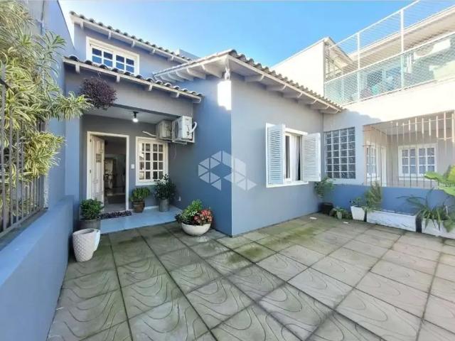 Casa / Sobrado para Venda em Porto Alegre/RS Hípica 3 Quartos