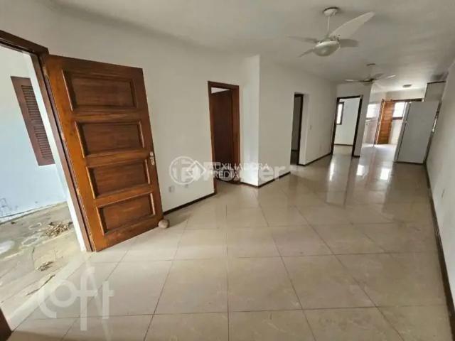 Casa / Sobrado para Venda em Porto Alegre/RS Hípica 3 Quartos