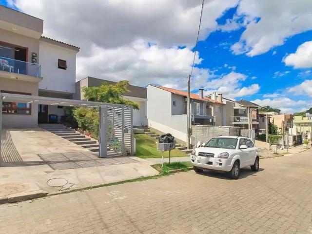 Casa / Sobrado para Venda em Porto Alegre/RS Hípica 3 Quartos