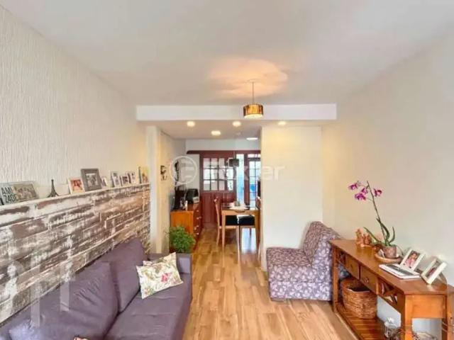 Casa / Sobrado para Venda em Porto Alegre/RS Hípica 2 Quartos