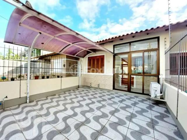 Casa / Sobrado para Venda em Porto Alegre/RS Hípica 2 Quartos