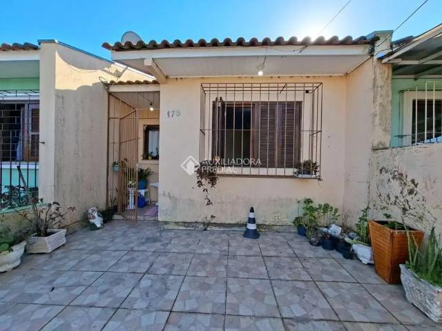 Casa / Sobrado para Venda em Porto Alegre/RS Hípica 2 Quartos