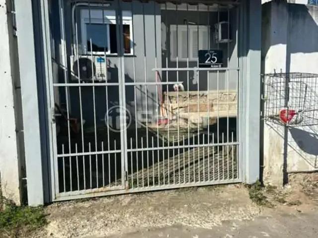 Casa / Sobrado para Venda em Porto Alegre/RS Hípica 2 Quartos