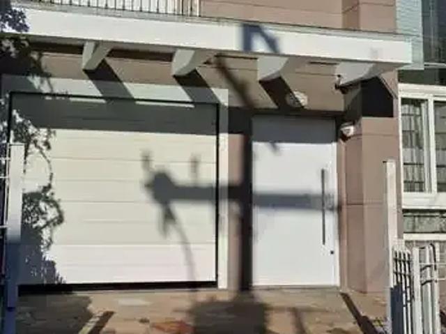 Casa / Sobrado para Venda em Porto Alegre/RS Hípica 4 Quartos