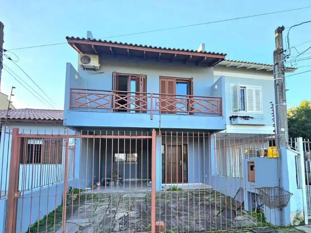 Casa / Sobrado para Venda em Porto Alegre/RS Hípica 4 Quartos
