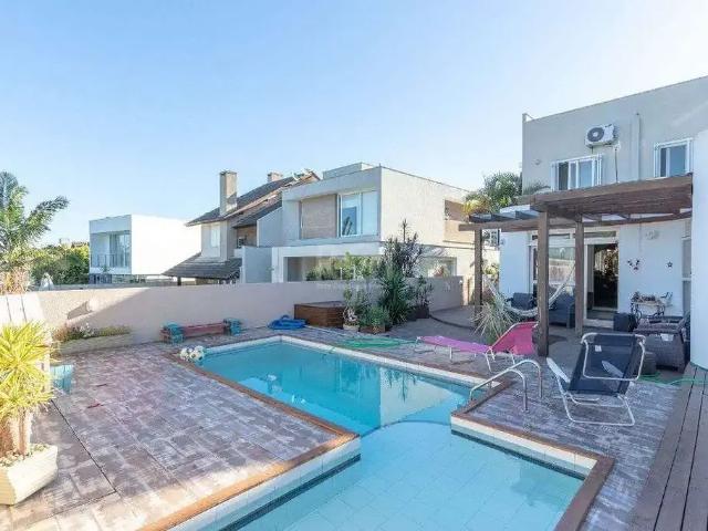 Casa / Sobrado para Venda em Porto Alegre/RS Hípica 4 Quartos