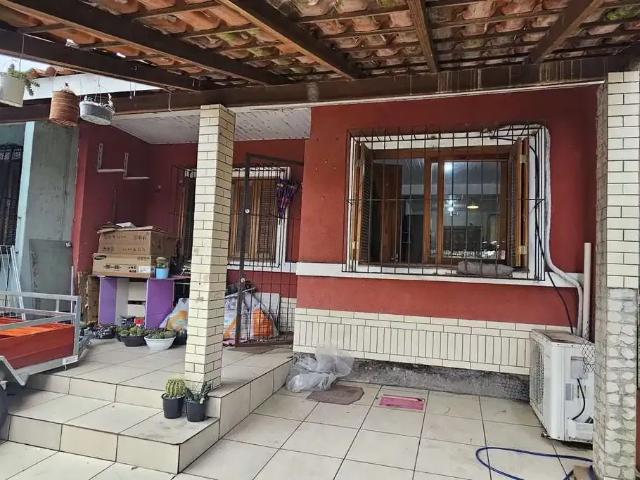 Casa / Sobrado para Venda em Porto Alegre/RS Hípica 4 Quartos