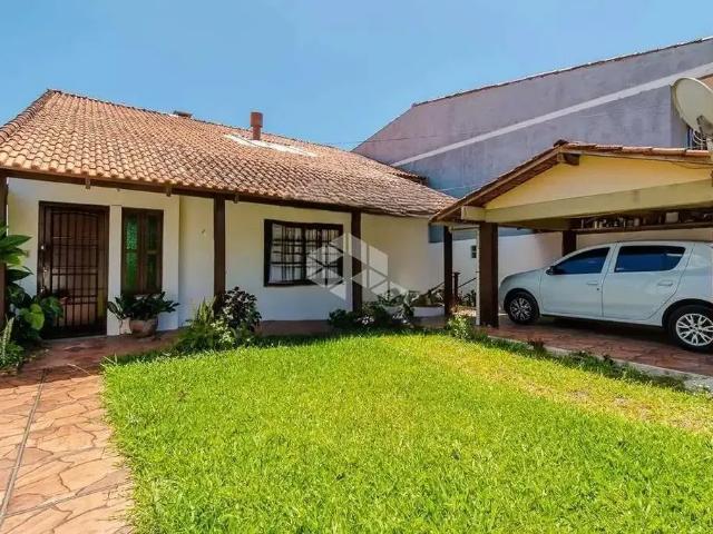 Casa / Sobrado para Venda em Porto Alegre/RS Hípica 4 Quartos