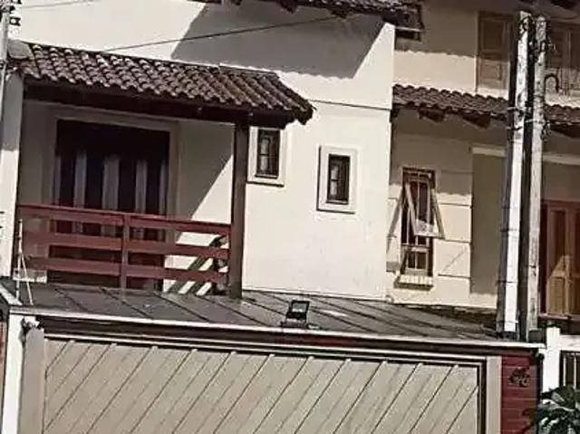 Casa / Sobrado para Venda em Porto Alegre/RS Hípica 4 Quartos