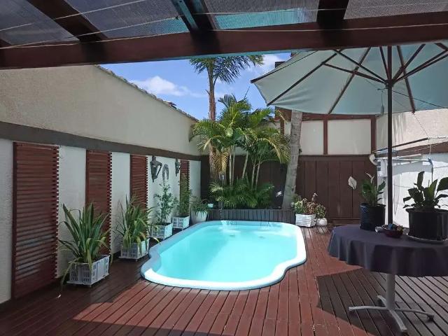 Casa / Sobrado para Venda em Porto Alegre/RS Hípica 4 Quartos