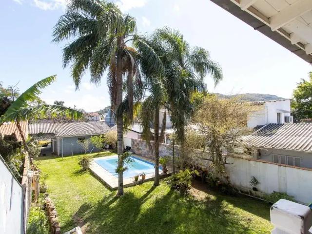 Casa / Sobrado para Venda em Porto Alegre/RS Hípica 4 Quartos