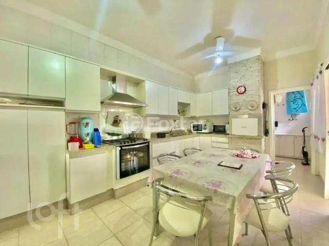 Casa / Sobrado para Venda em Porto Alegre/RS Hípica 4 Quartos
