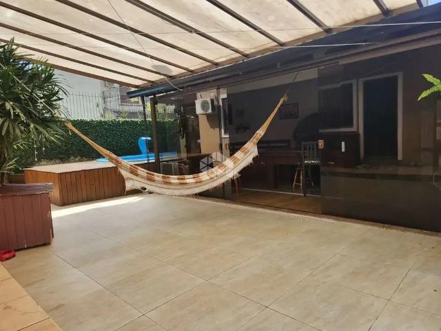 Casa / Sobrado para Venda em Porto Alegre/RS Hípica 5 Quartos