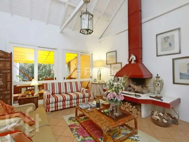 Casa / Sobrado para Venda em Porto Alegre/RS Ipanema 2 Quartos