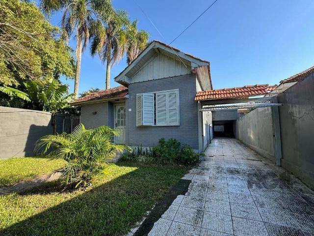 Casa / Sobrado para Venda em Porto Alegre/RS Ipanema 3 Quartos