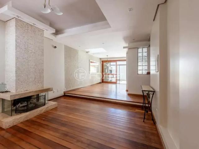 Casa / Sobrado para Venda em Porto Alegre/RS Ipanema 3 Quartos