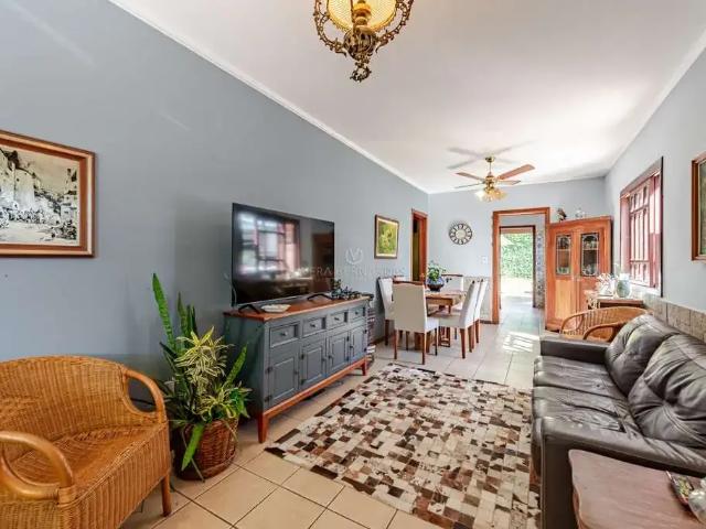 Casa / Sobrado para Venda em Porto Alegre/RS Ipanema 3 Quartos