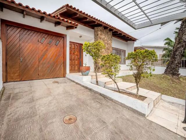 Casa / Sobrado para Venda em Porto Alegre/RS Ipanema 3 Quartos
