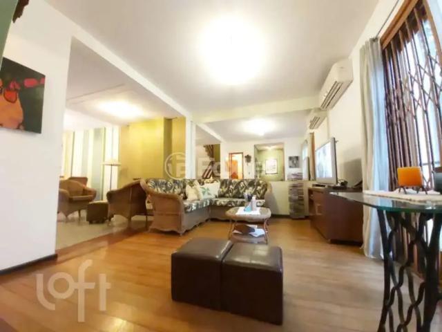 Casa / Sobrado para Venda em Porto Alegre/RS Ipanema 3 Quartos