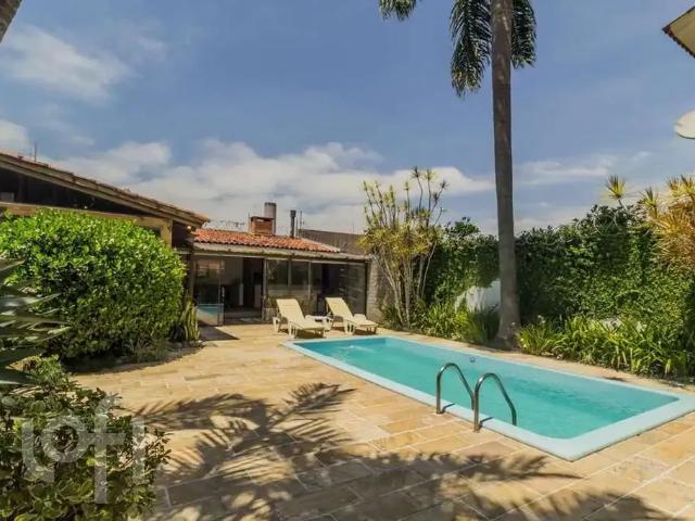 Casa / Sobrado para Venda em Porto Alegre/RS Ipanema 3 Quartos