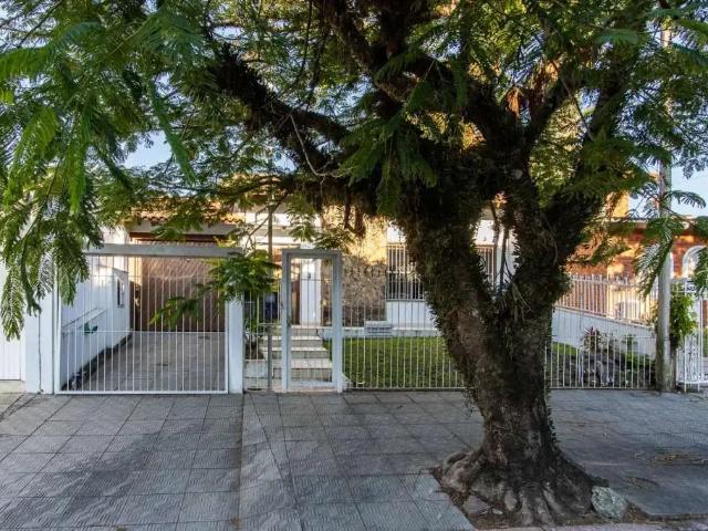 Casa / Sobrado para Venda em Porto Alegre/RS Ipanema 3 Quartos