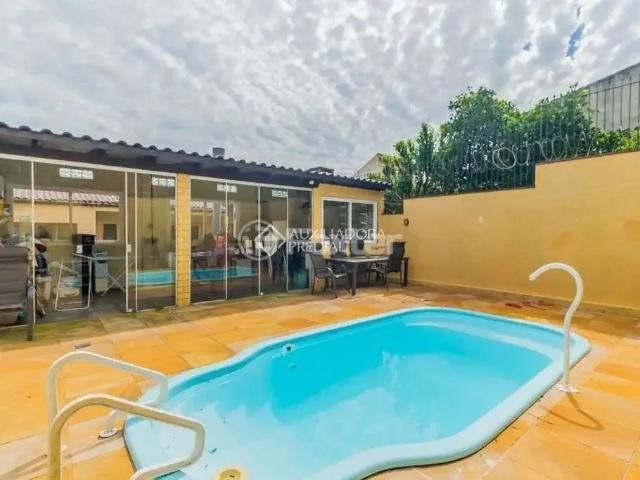 Casa / Sobrado para Venda em Porto Alegre/RS Ipanema 3 Quartos