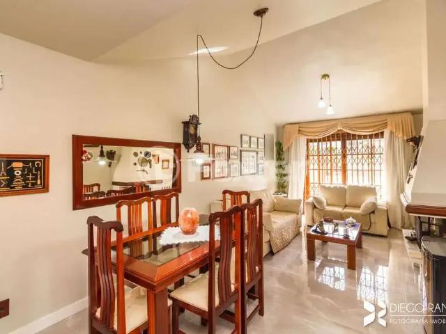 Casa / Sobrado para Venda em Porto Alegre/RS Ipanema 3 Quartos