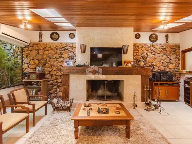 Casa / Sobrado para Venda em Porto Alegre/RS Ipanema 4 Quartos